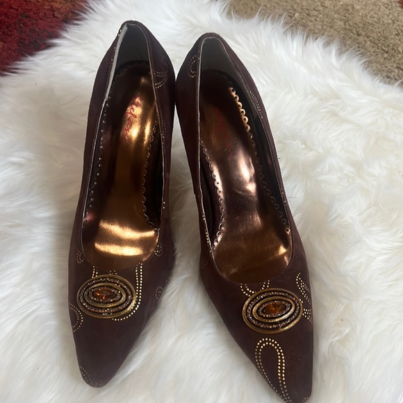 Stefani | Shoes | Brown 35 Heels With Gold Designs Thruout Stone ...